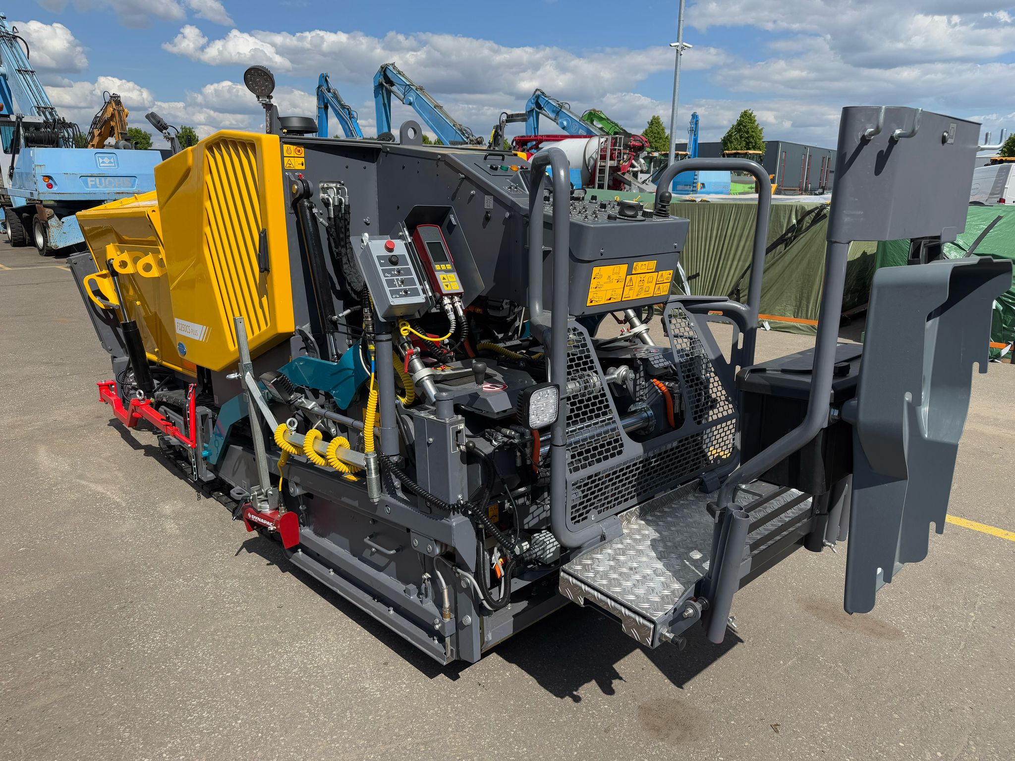 Van der Spek Vianen levert nieuwe Dynapac F1250 CS-E aan NTP - Van der ...